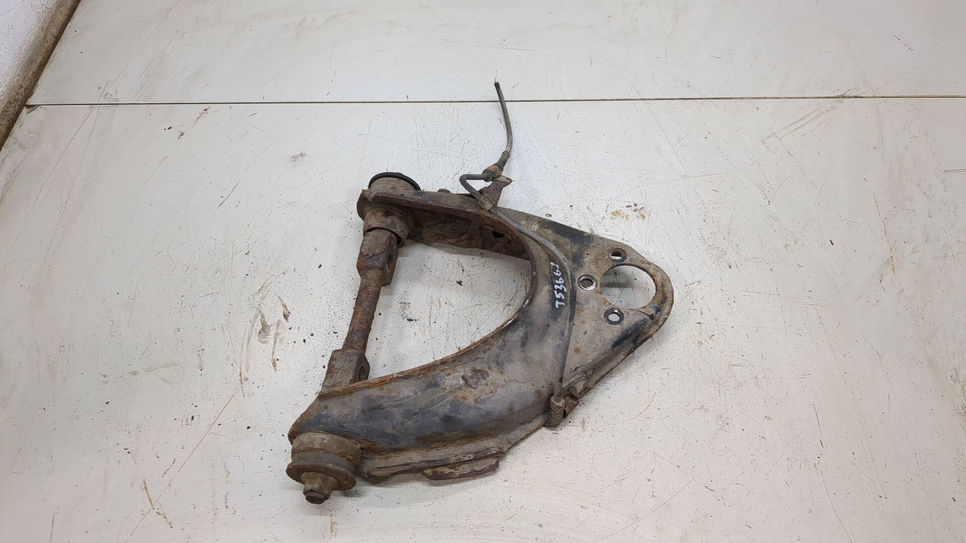 Рычаг подвески правый передний Ford Ranger Б/У