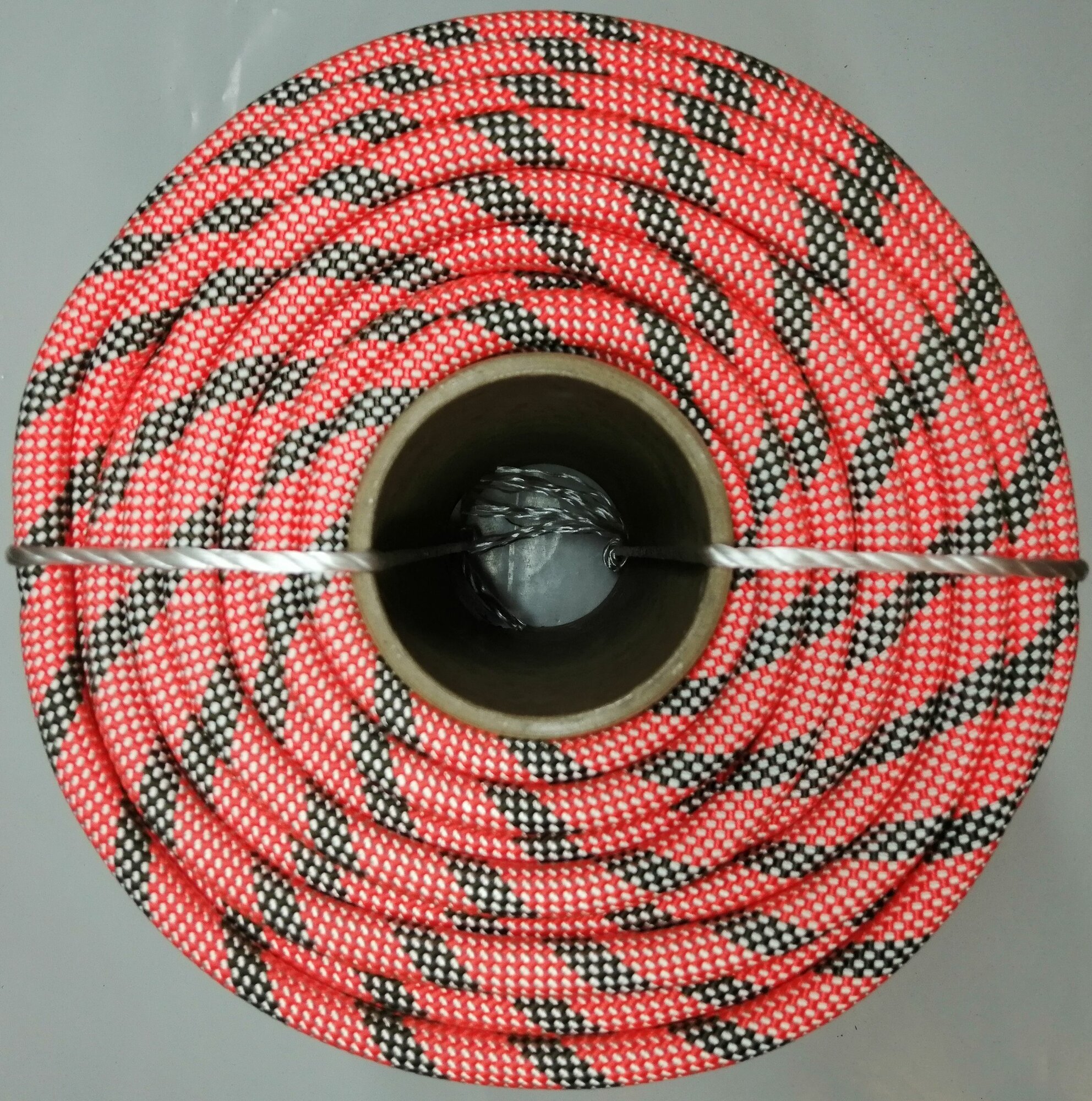 Верёвка страховочно-спасательная статическая с сердечником низкого растяжения 48 прядная "Скала S 12" диаметр 12мм. раз. нагр 3200 кгс. (50 метров) № 82