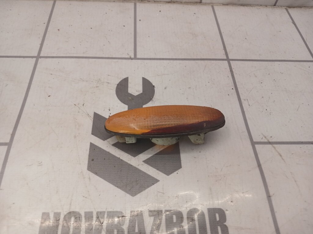 Повторитель на крыло желтый Mazda 626 (GE) 1992-1997