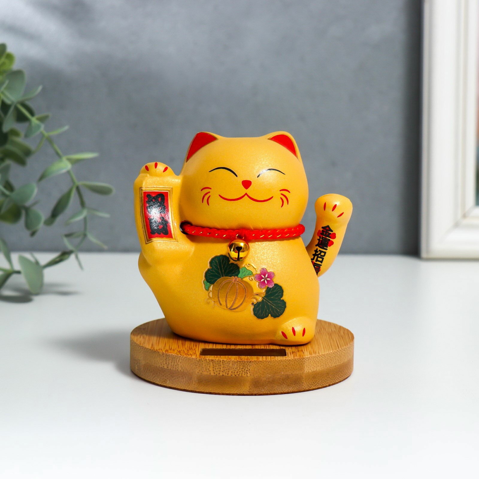 Маятник настольный антистресс "Манэки-нэко со свитком и тыковкой", керамика, от солнечных батарей, 10x10x12 см