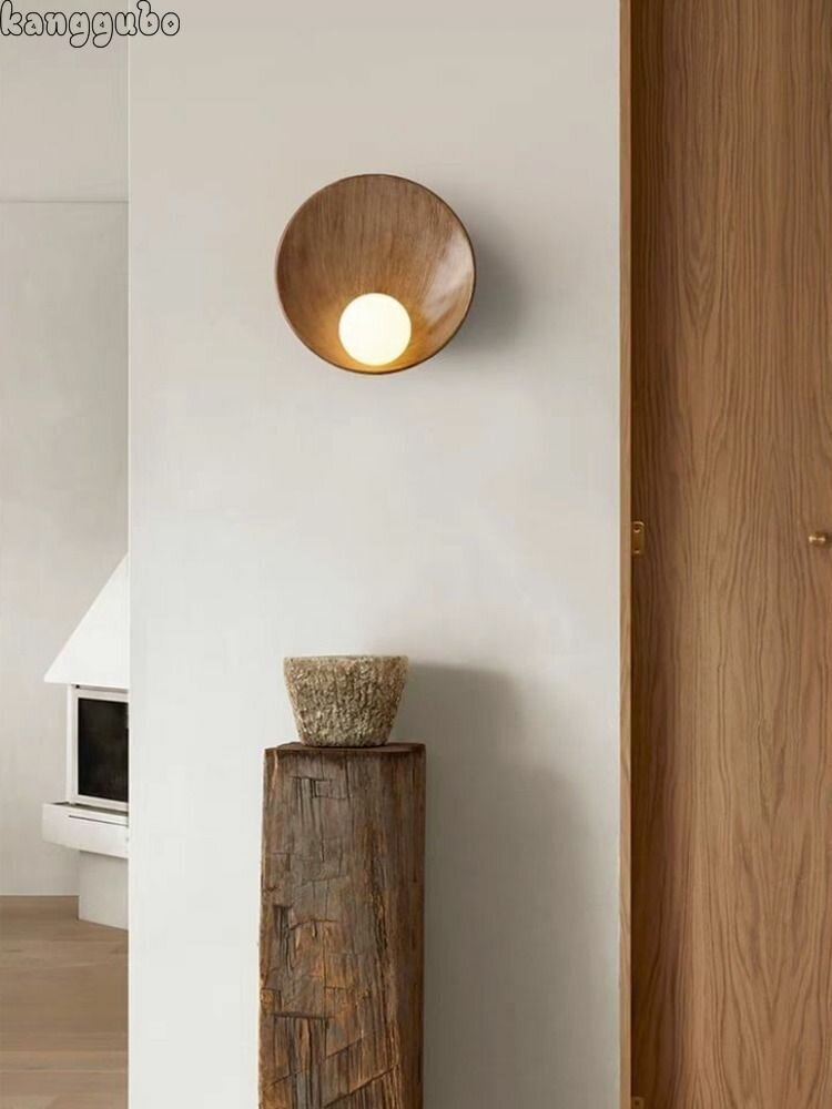 Минималистичный настенный светильник в форме ракушки