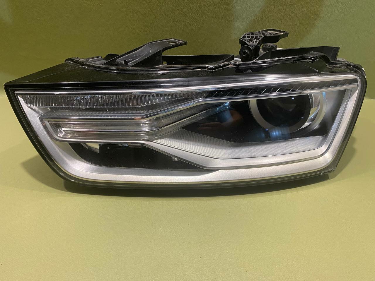 Фара левая (ксенон) для Audi Q3 8U (2014-18гг) 8U0941005C