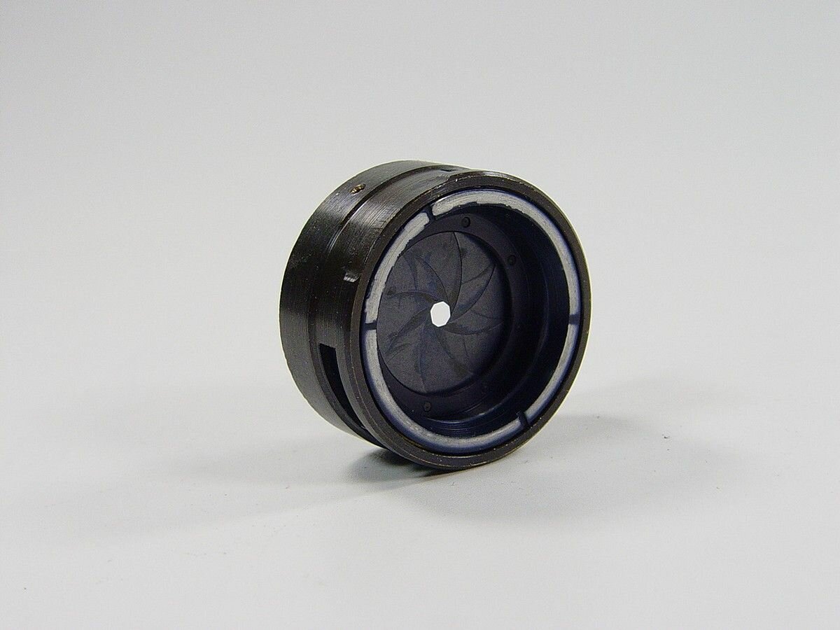 Родной узел диафрагмы от объектива Гелиос-44м. Отличное состояние.