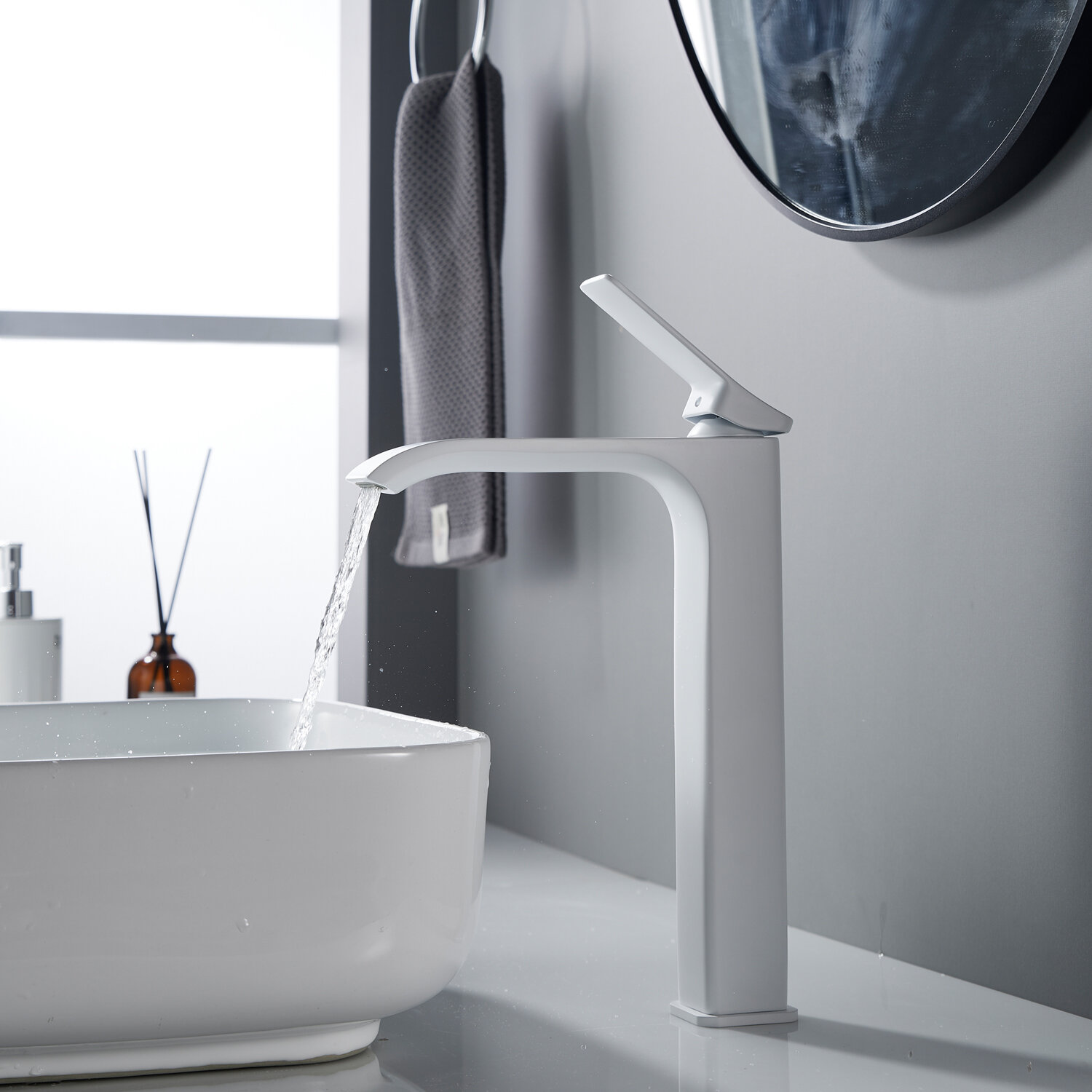 Смеситель для раковины Shevanik S4011C, латунь, с каскадным изливом, цвет белый