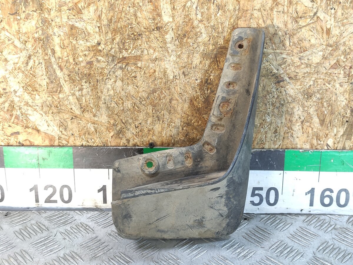 Брызговик правый передний MITSUBISHI Lancer 9 MR533434