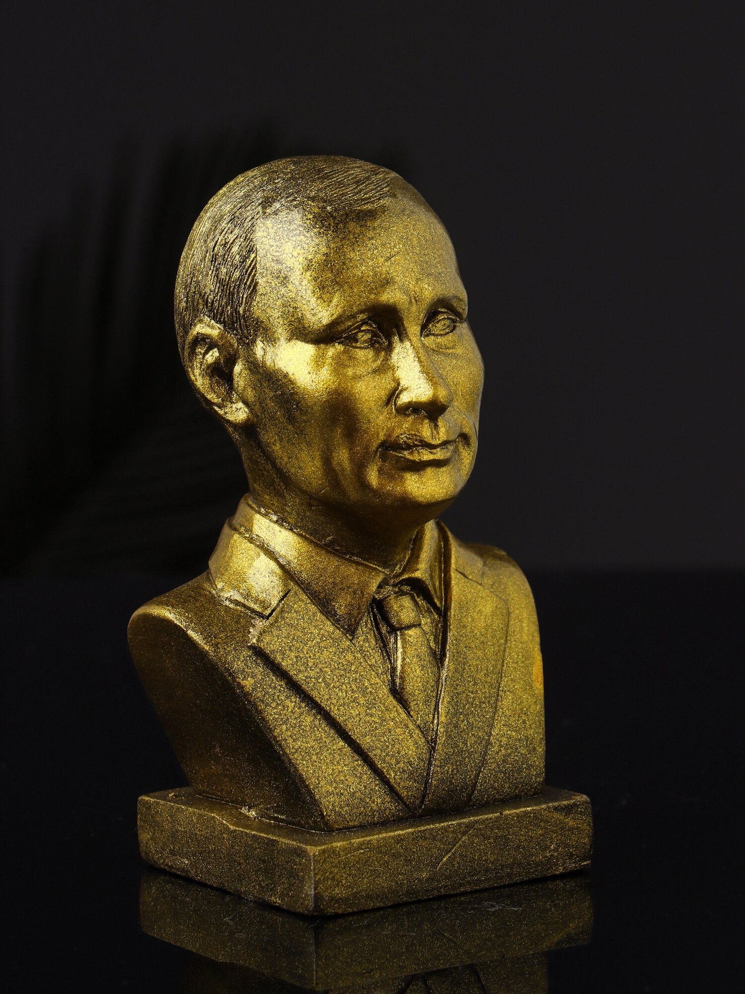 Бюст «Путин В. В.», 9×7×5 см, гипс под золото