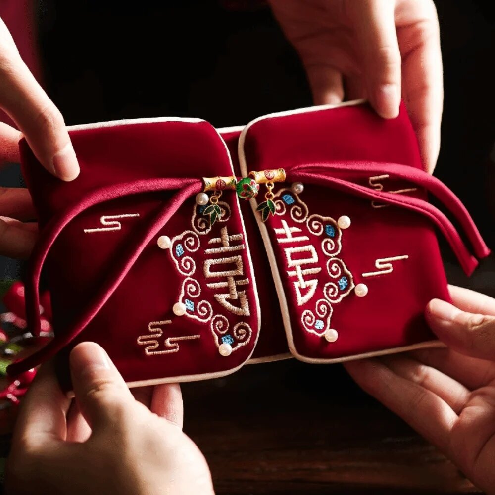 Красный бархатный конверт для подарков Style A