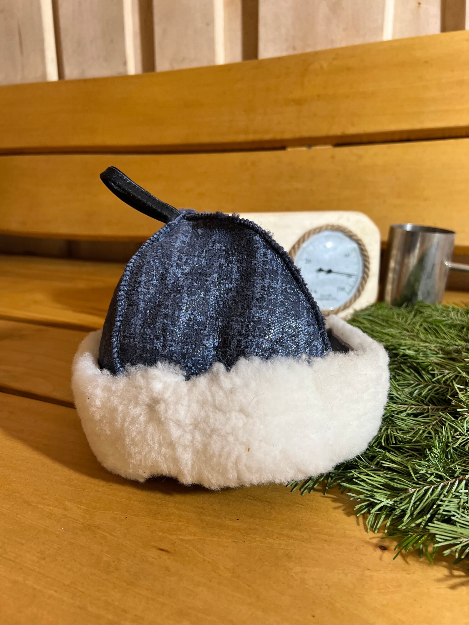 Шапка для бани и сауны синяя из овчины универсальная