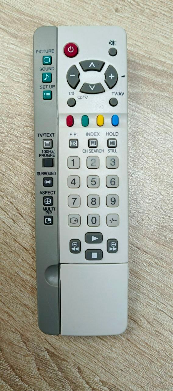 Пульт для телевизоров и видеомагнитофонов Panasonic TV∕ VCR EUR511226 батарейки в комплекте