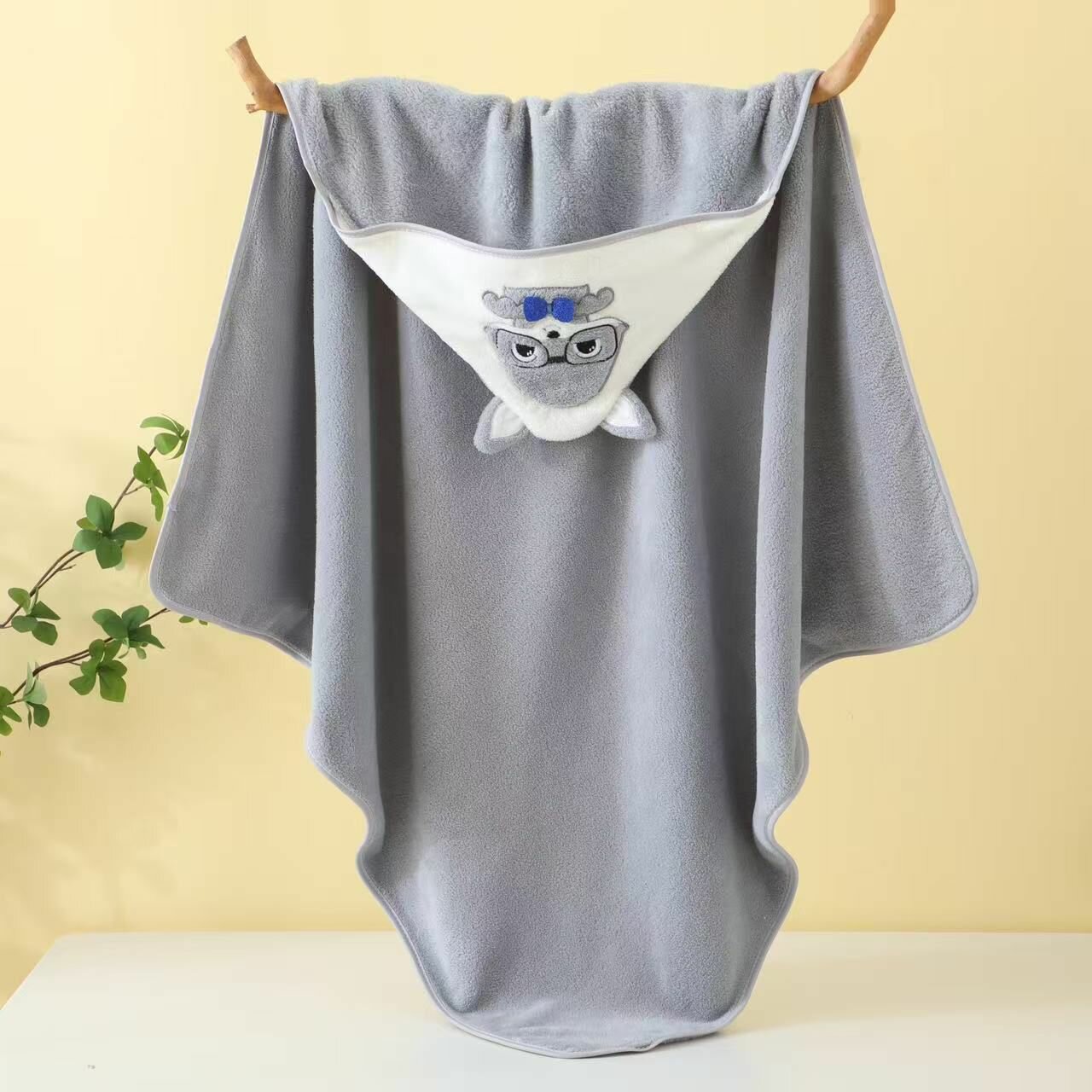 Полотенце "ЩенокСерый", 100 % микрофибра, с капюшоном, 80 x 80 см