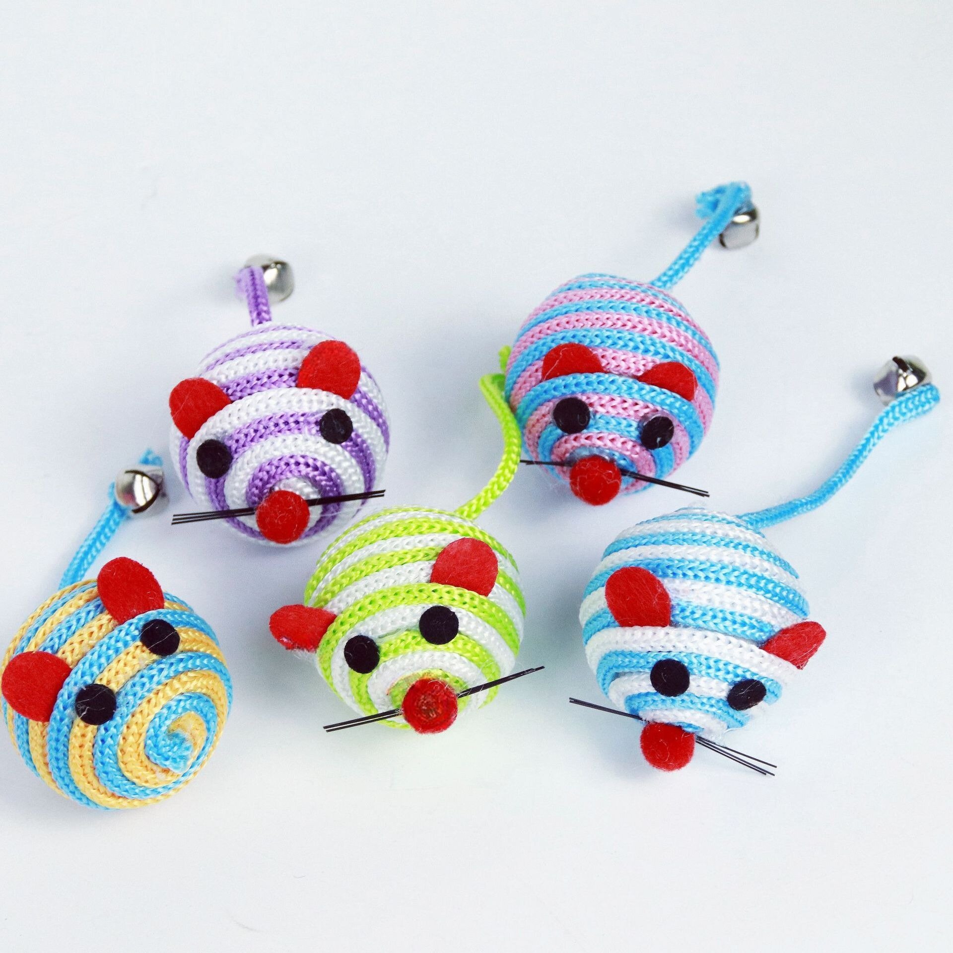 Игрушка для кошек Симулятор плюшевой мышки нейлоновая мышь_Случайный цвет (одиночный)