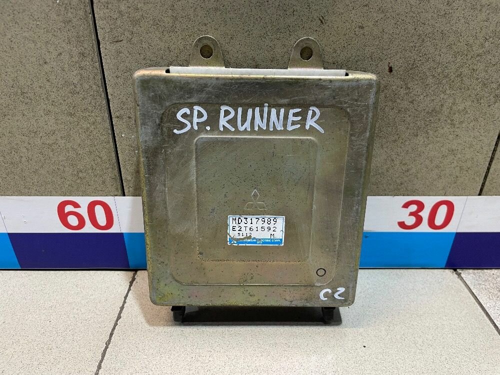 Блок управления двигателем Mitsubishi Space Runner MD317989