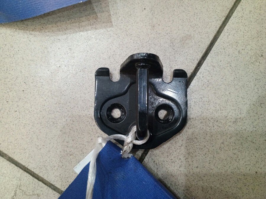 Ответная часть замка двери от Ford Focus 2 2008-2011