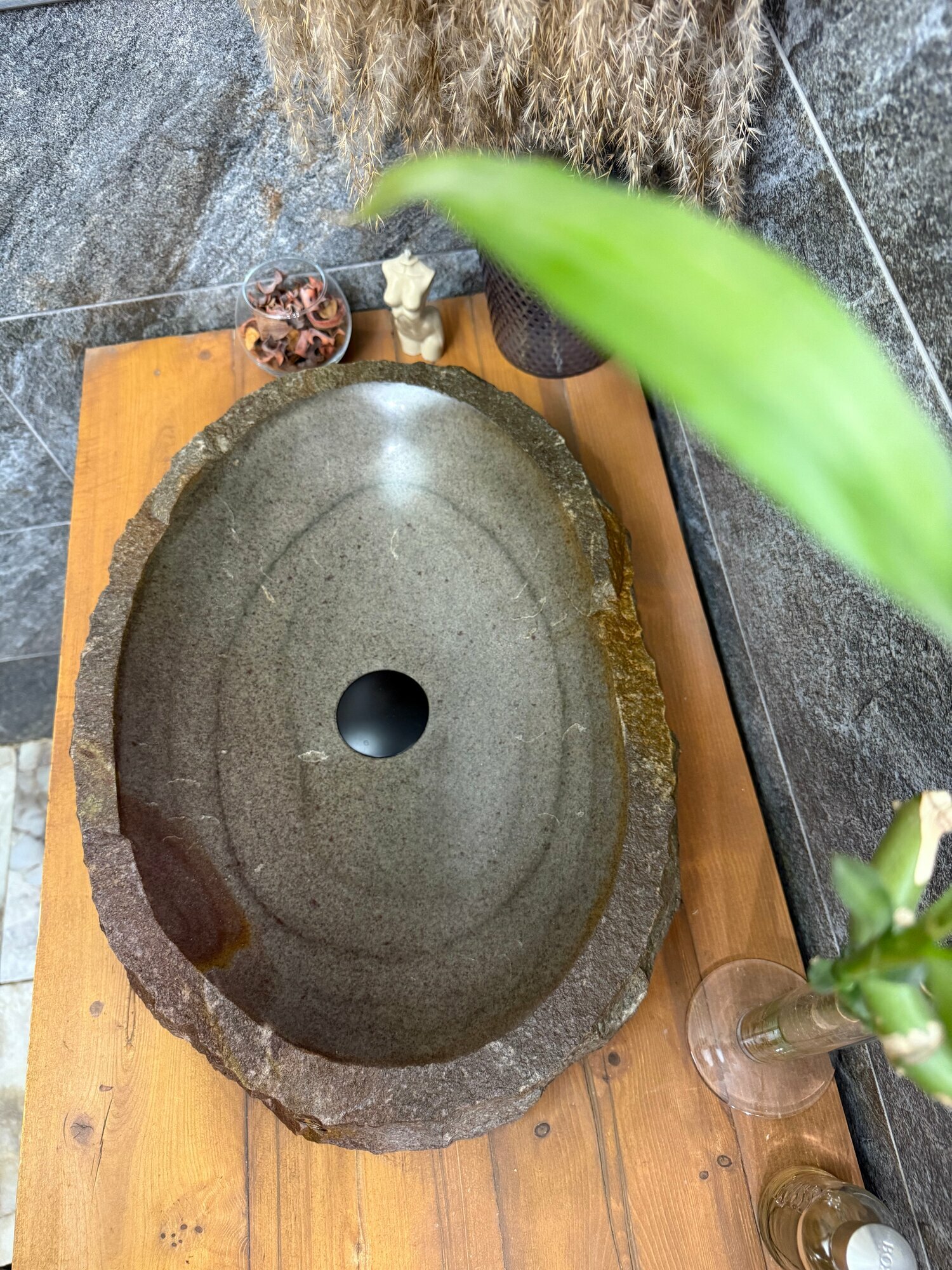 Раковина накладная из натурального камня Black Swan, Mars (54x38)