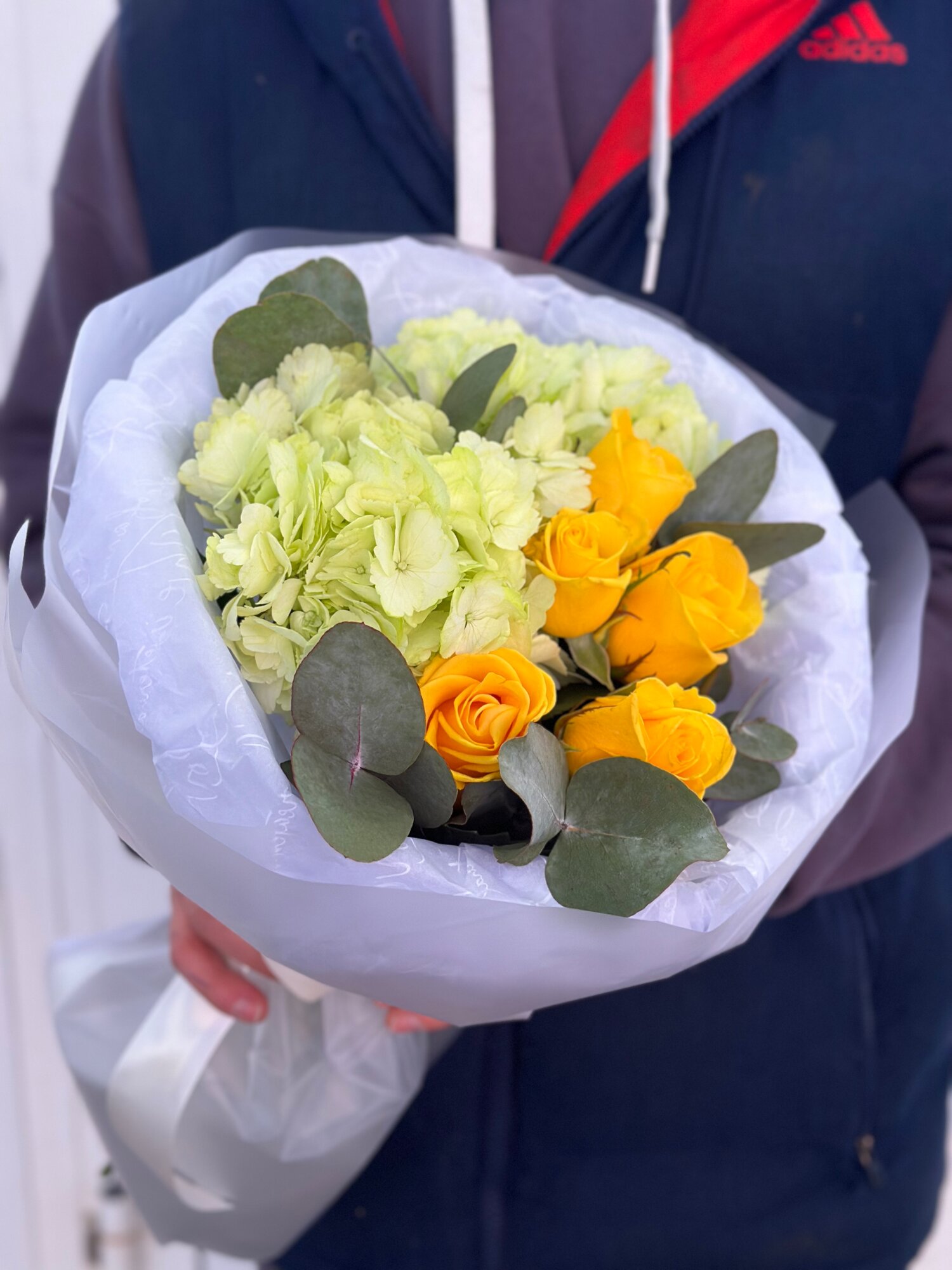 Сборный букет Liana Flowers, из гортензии, розы, желтый/зеленый, для бабушки/деловой партнер/учитель