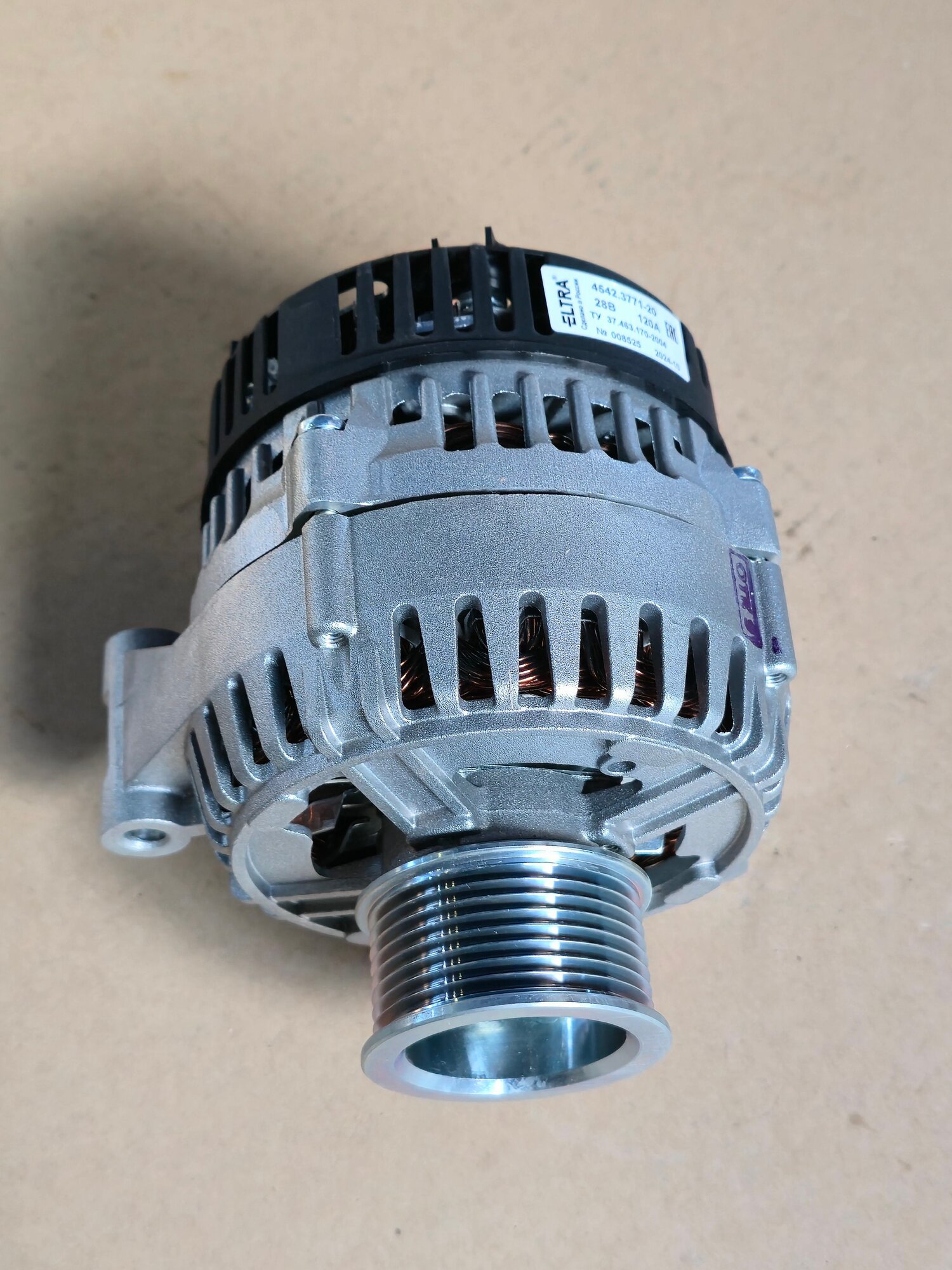 Генератор КАМАЗ дв.740 ЕВРО-3, 4 (8-ручьевой шкив) 28В 120А ELTRA