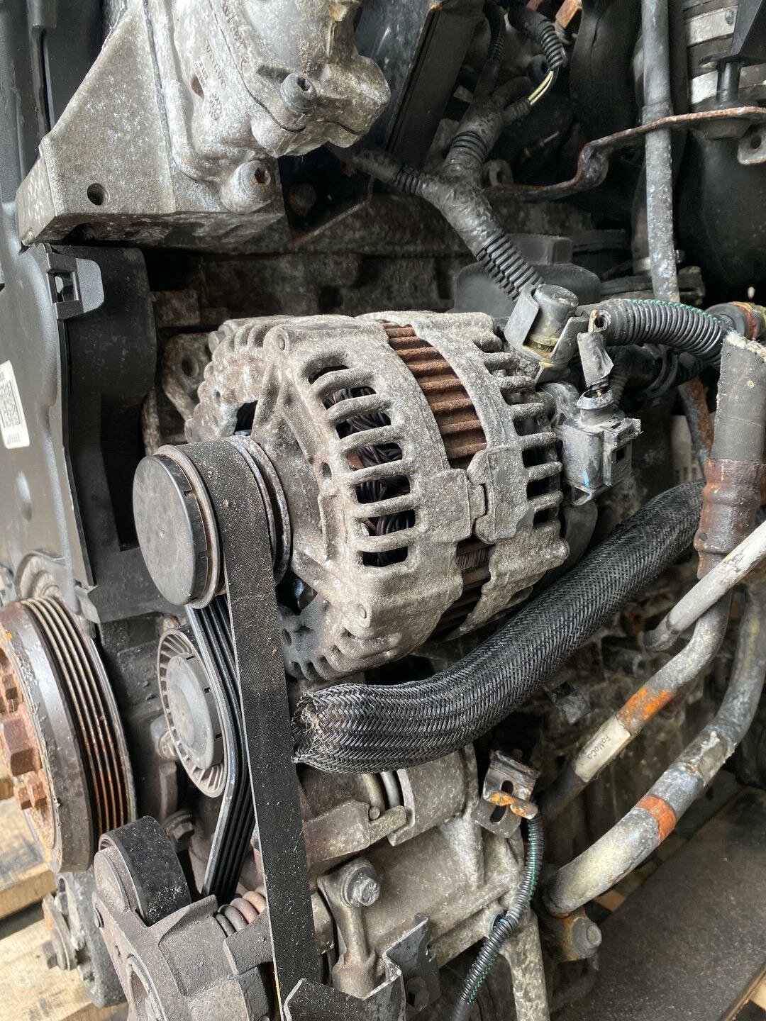 Генератор для Volvo V50 2.4 OEM 30773111