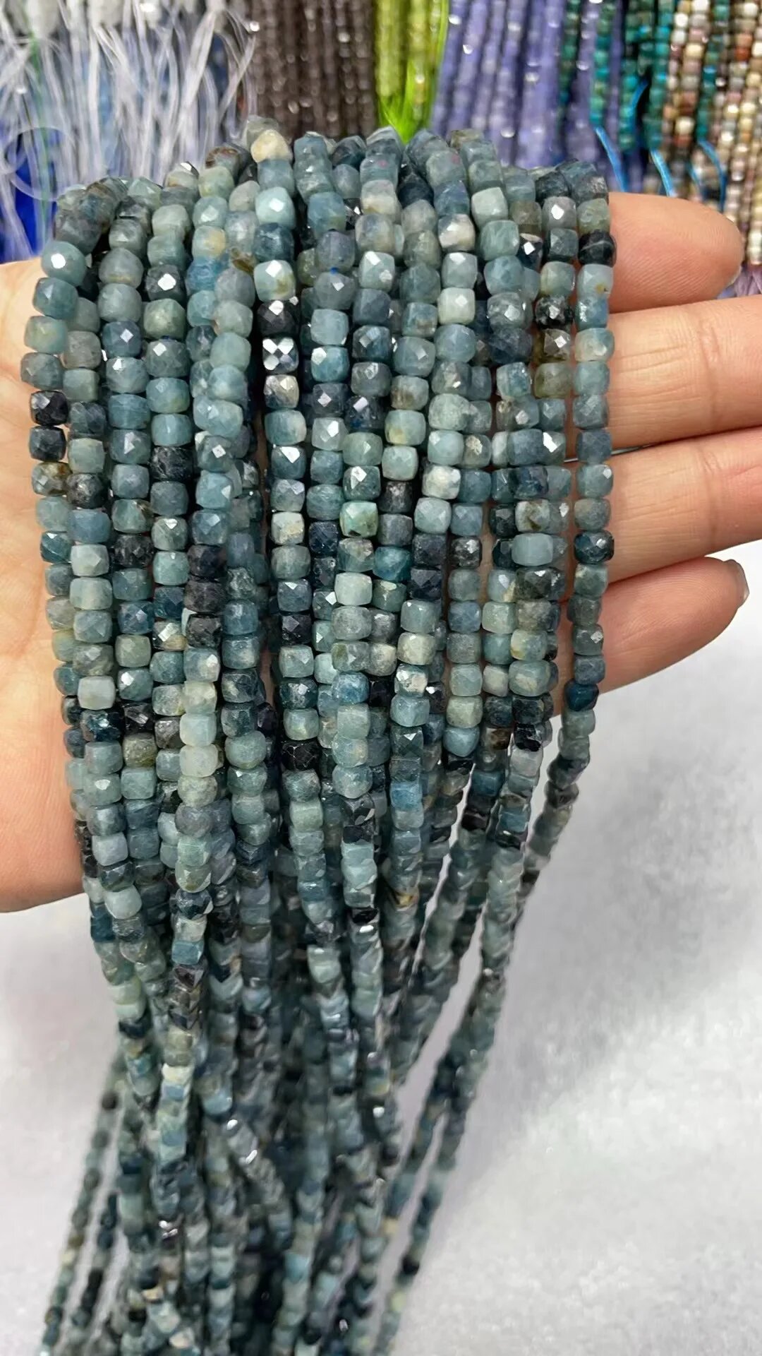 Синий турмалин 4x4 мм