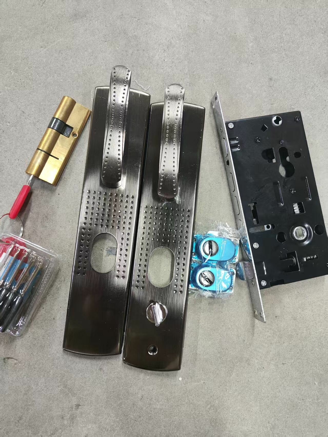 Утолщенная механическая противоугонная ручка дверного замка