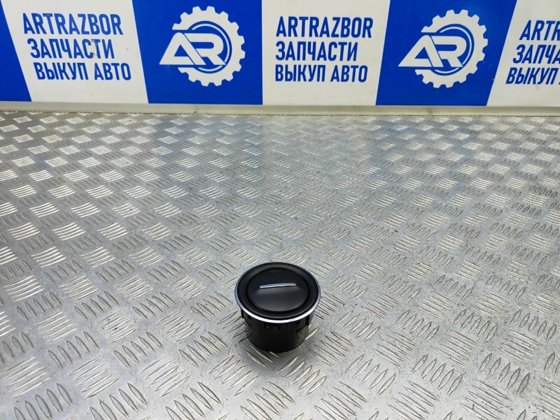 Б/У Дефлектор воздушный Renault Duster / Рено Дастер 1.5 K9K 2021