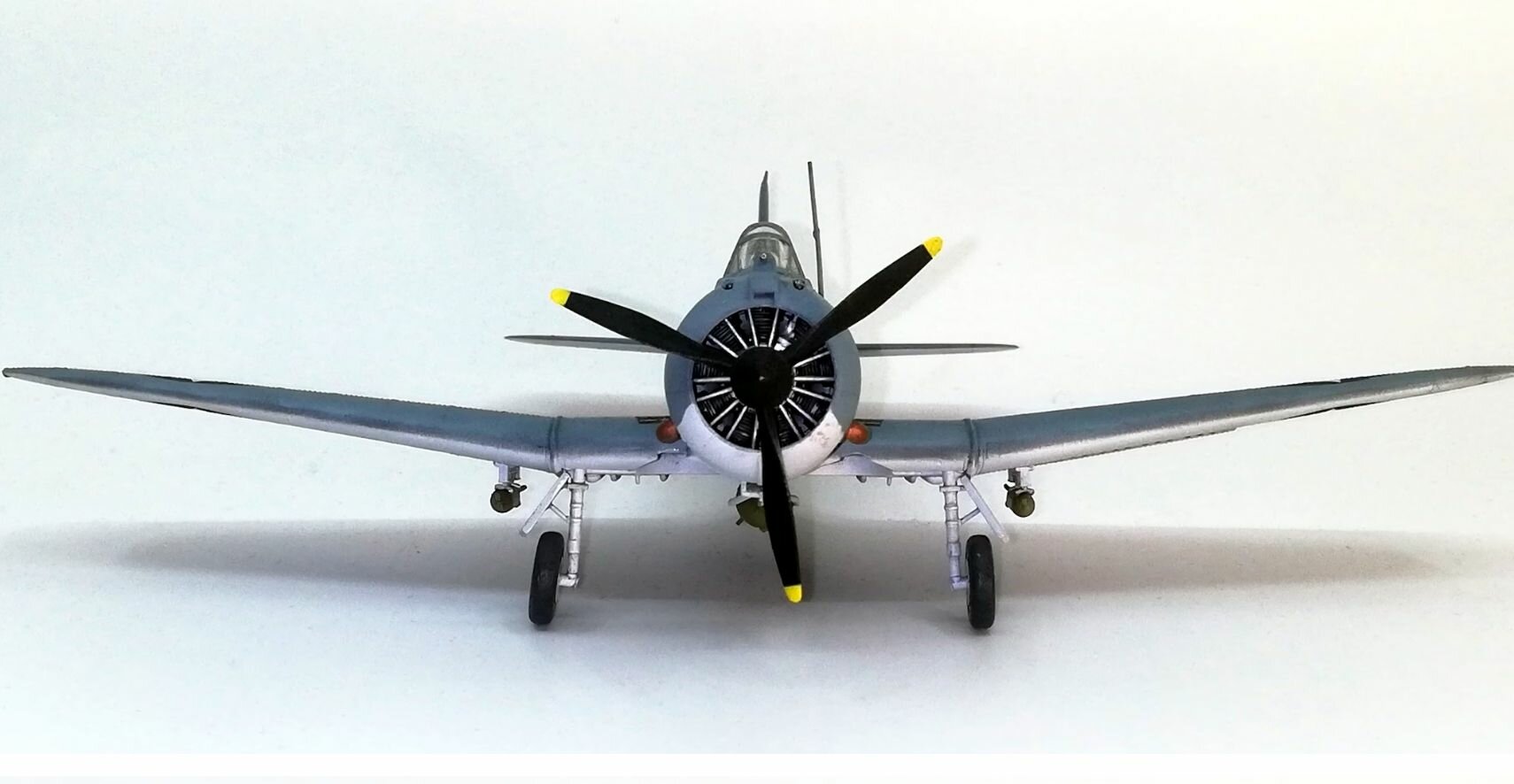 FlyHawk FH6001 1/72 SBD-3 Бесстрашный Собранная модель самолета