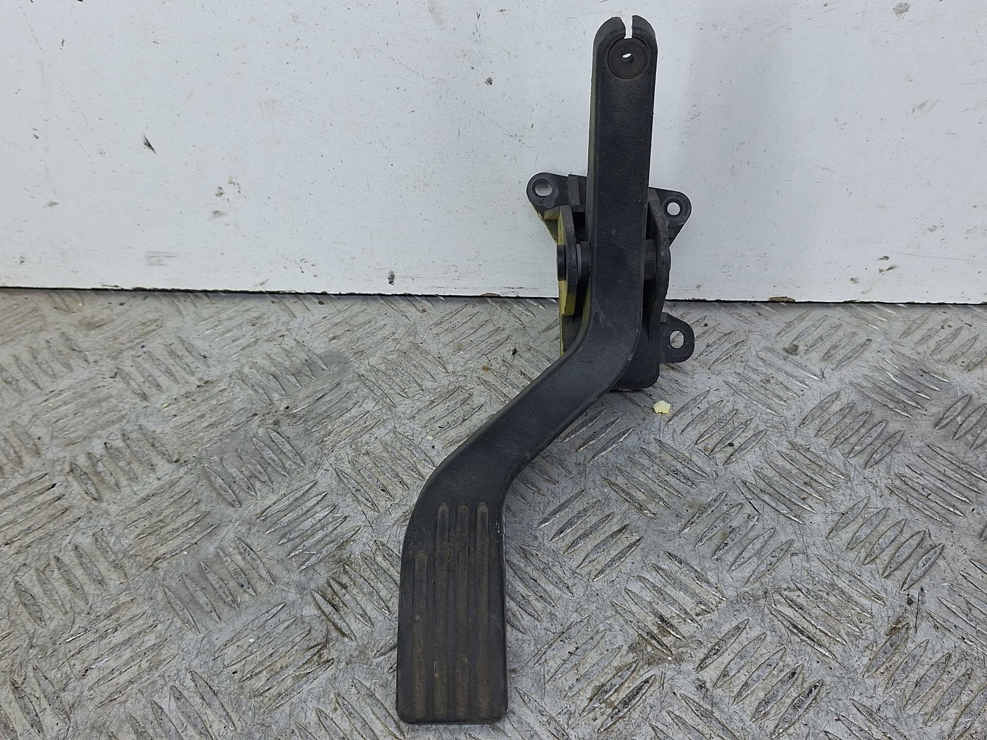 Педаль газа Ford Focus 2001 98AB9P732AE