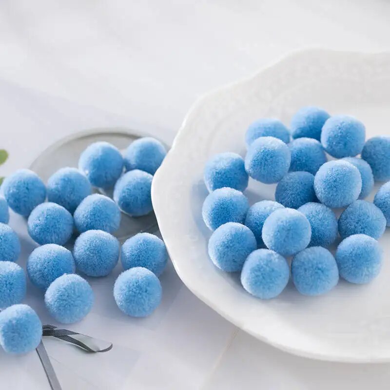 Синие помпоны 40 мм C19 Sky Blue (8 шт.)