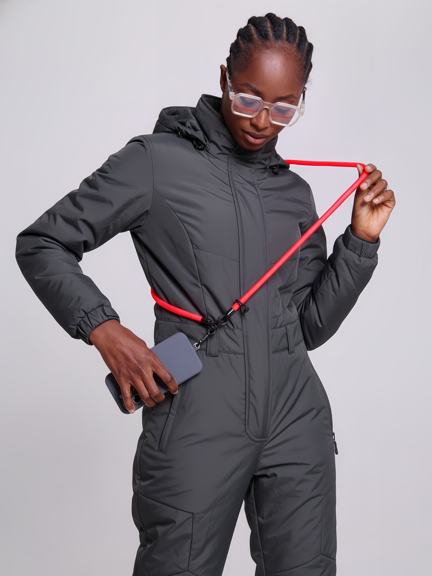 Веревка шнурок для телефона с двумя вкладышами держателями в комплекте