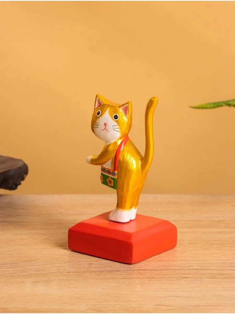 Очаровательный сувенир "Кошка с сумочкой" на подставке