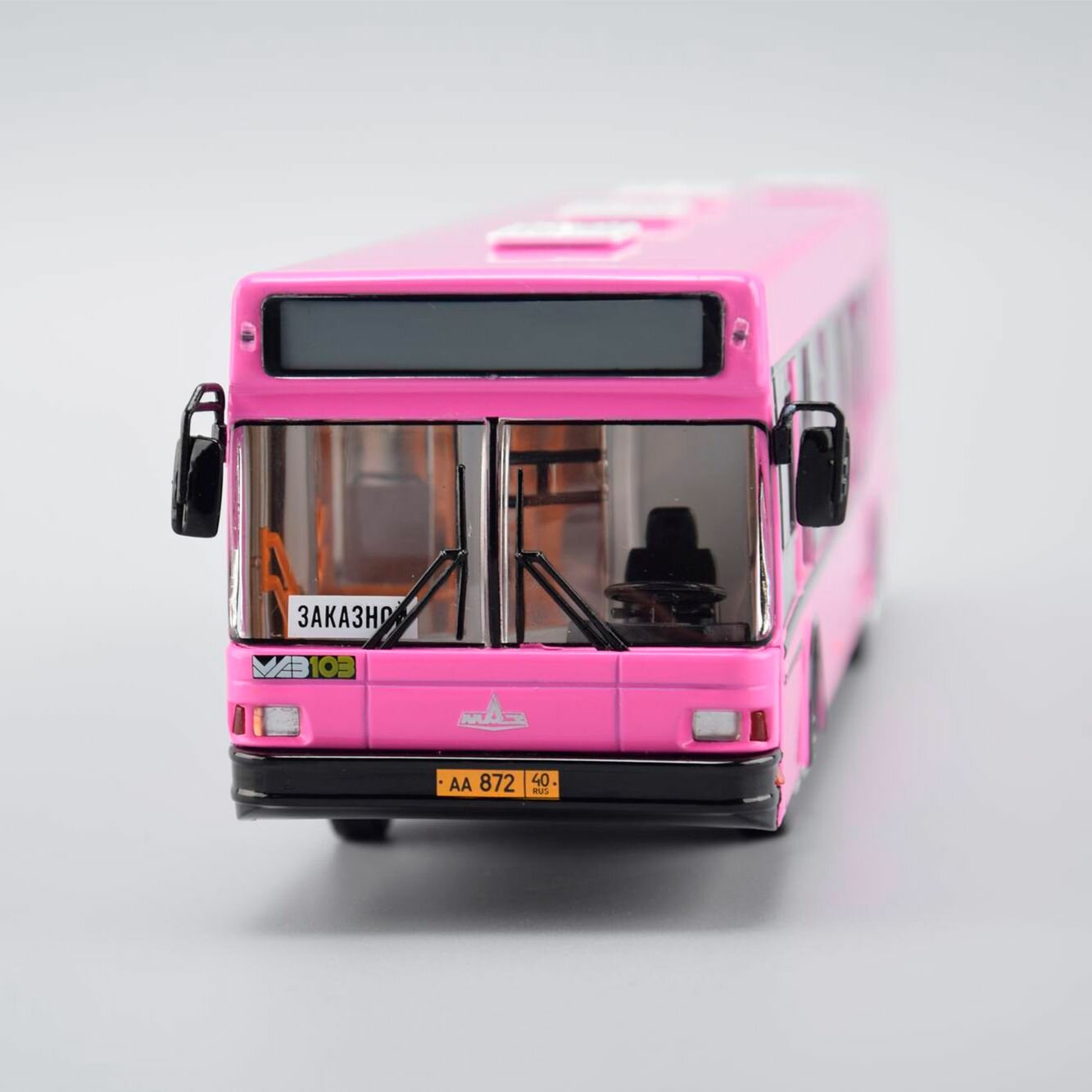 Масштабная модель автобуса МАЗ-103 классический 1/43 розовый