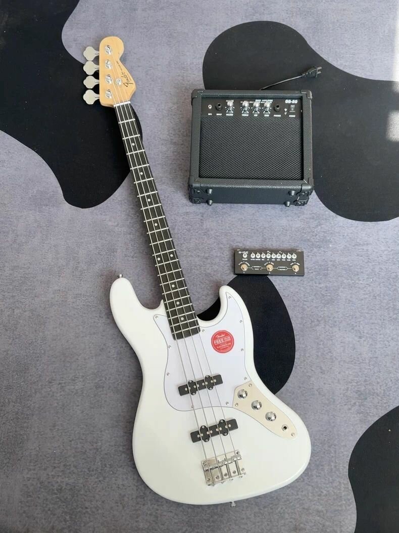 Fender Электрогитара ST 4-струнная / Бас-гитара / Классическая модель Stratocaster