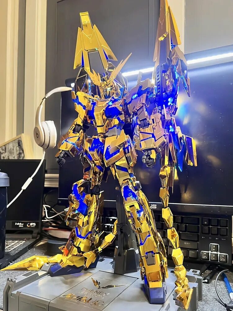 RG 1/144 RX-0 Unicorn Gundam 03 Phenex (золотая версия) + электрощиты-крылья + щит-пушка + подставка в комплекте