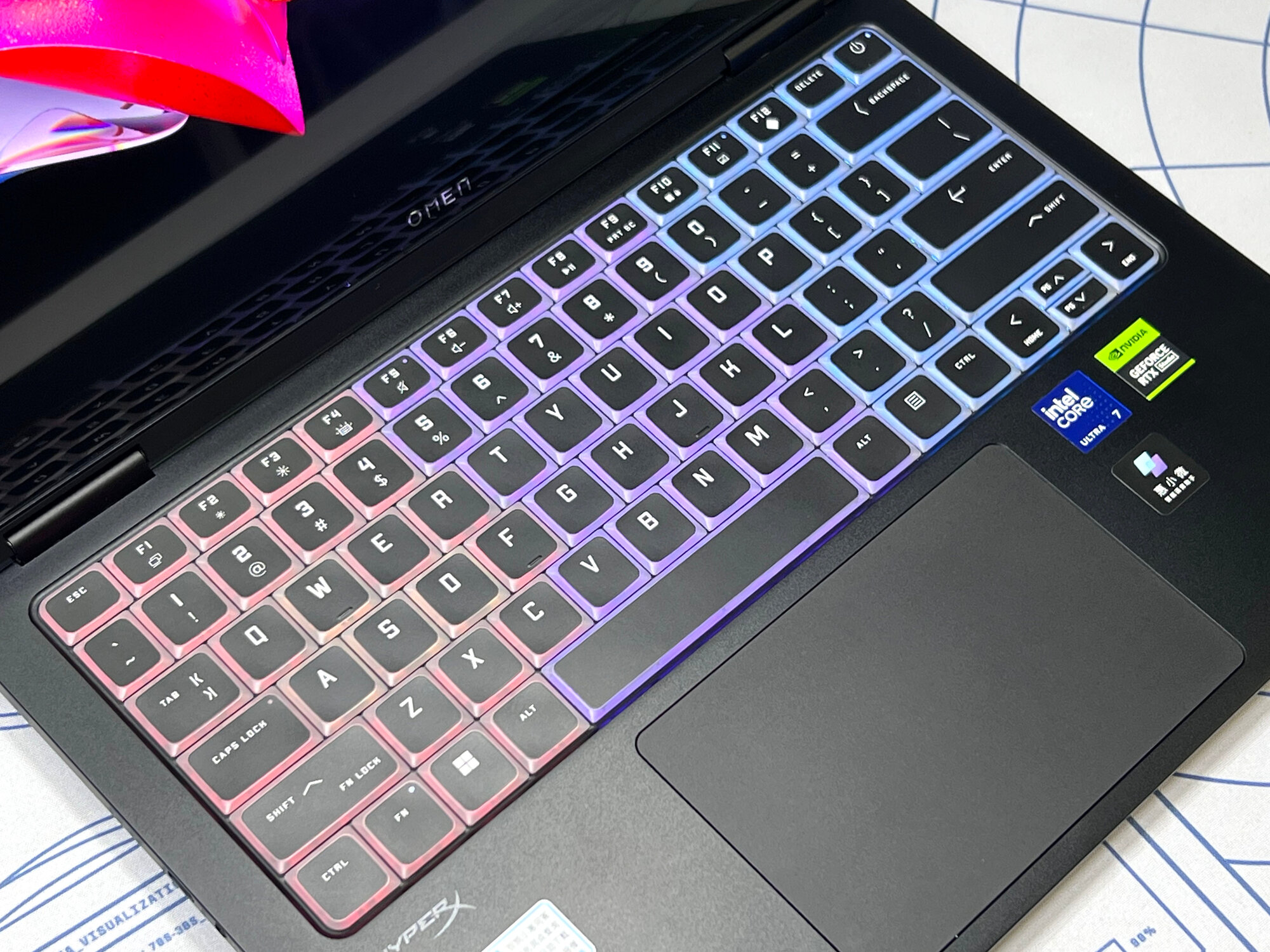 HP Omen Transcend 14 / RTX 4060 (8GB) 65W / Ultra 7 155H (16/22) / игровой ноутбук. Витринный образец!