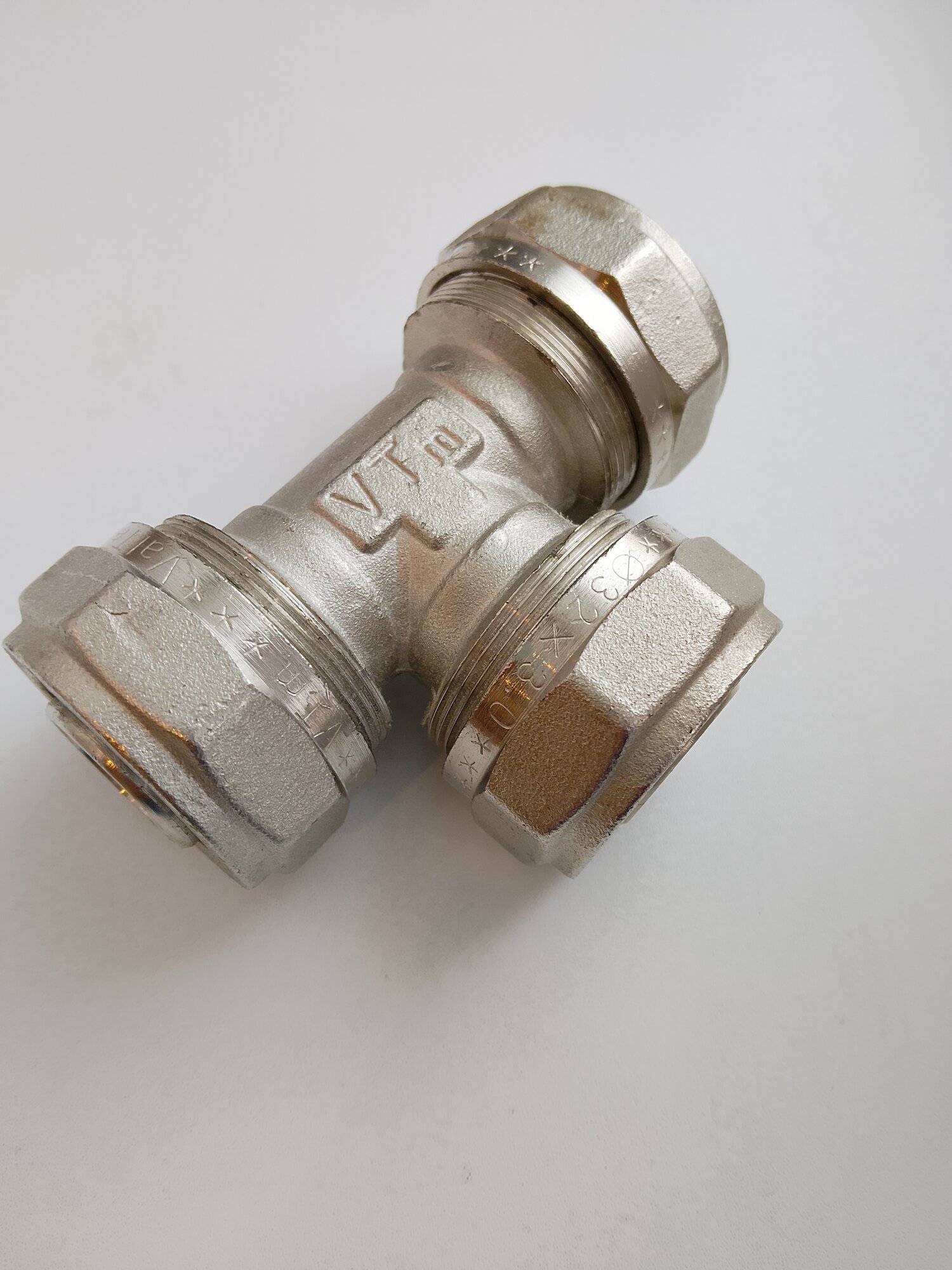 Тройник VALTEK, обжимной, для металлопластиковых труб, 32х32х32, внутренний.