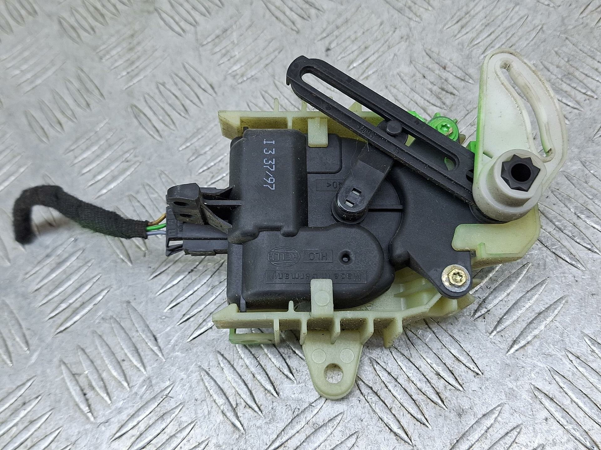 Моторчик заслонки печки Volkswagen Passat B5 1998