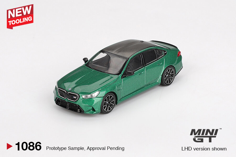 Коллекционная машинка MINI GT 1:64 BMW M5 (G90) Isle of Man Green Metallic