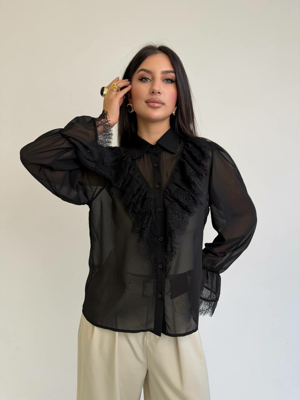 Рубашка с жабо и рюшами