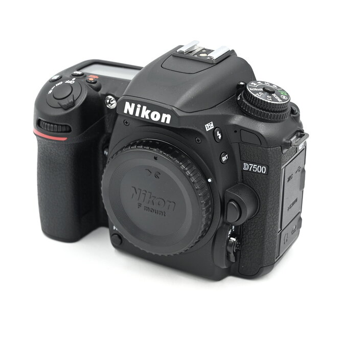 Зеркальный фотоаппарат Nikon D7500 Body