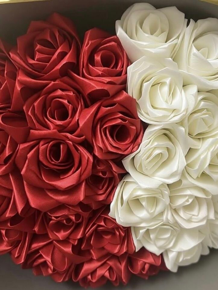 Готовый ! Букет из атласных лент 27 роз