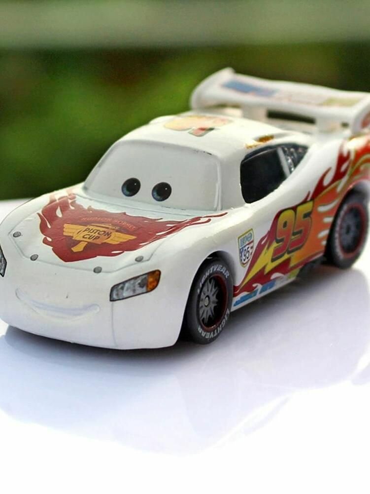 Игрушечная машинка — фото 1