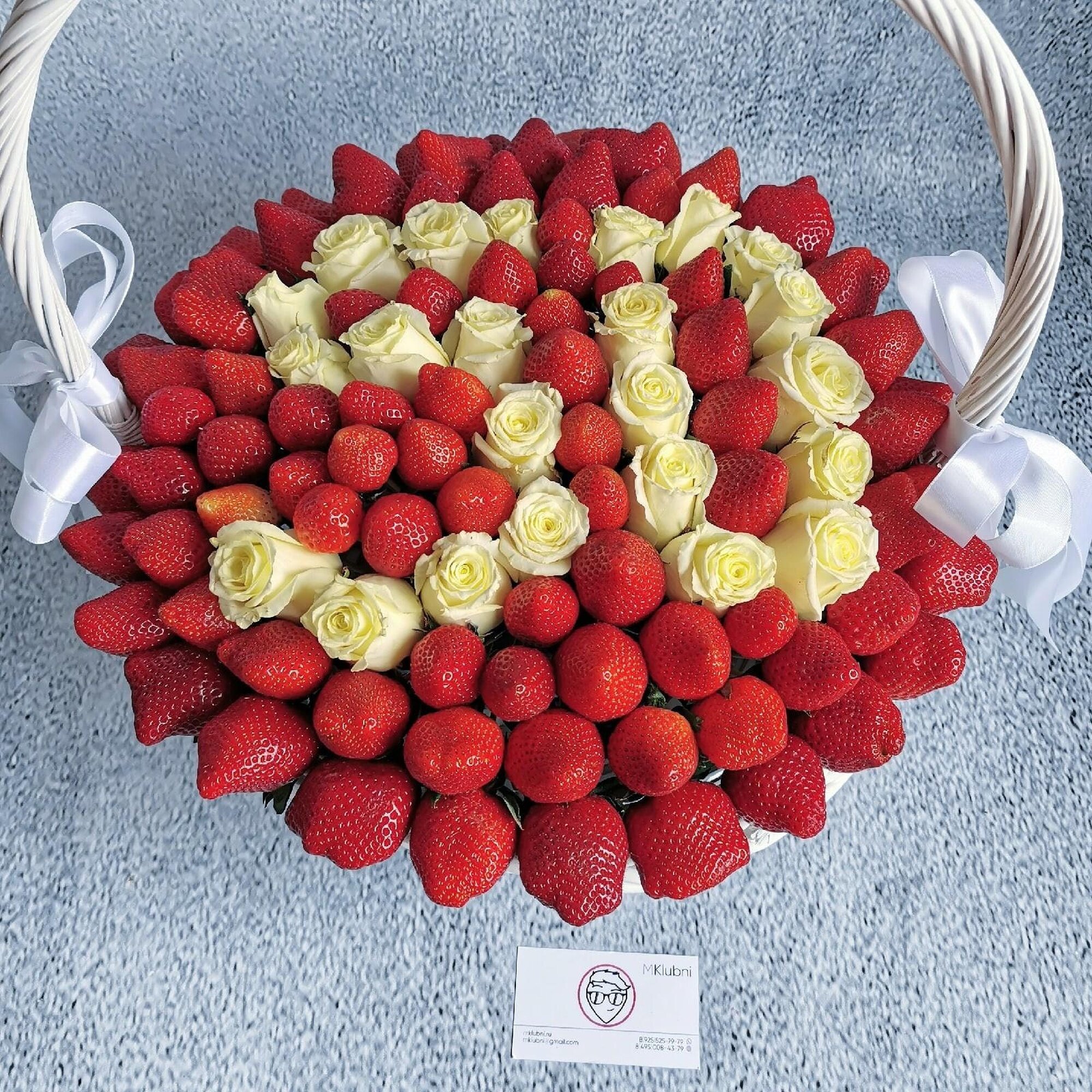 Подарочный набор Mklubni из роз и клубники, в корзине, размер XL, номер 1
