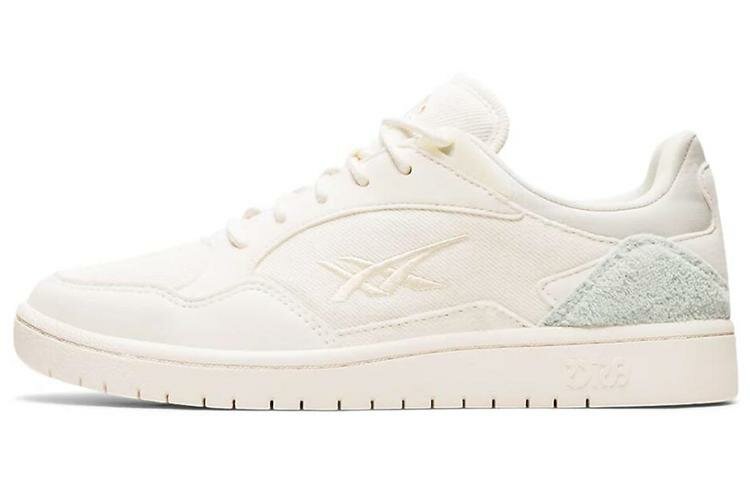 Кроссовки Skycourt