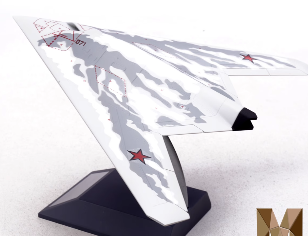 Zihuo 1:72 S-70 Okhotnik-B (Охотник), тяжелый ударный БПЛА, готовая смоляная модель, коллекционная