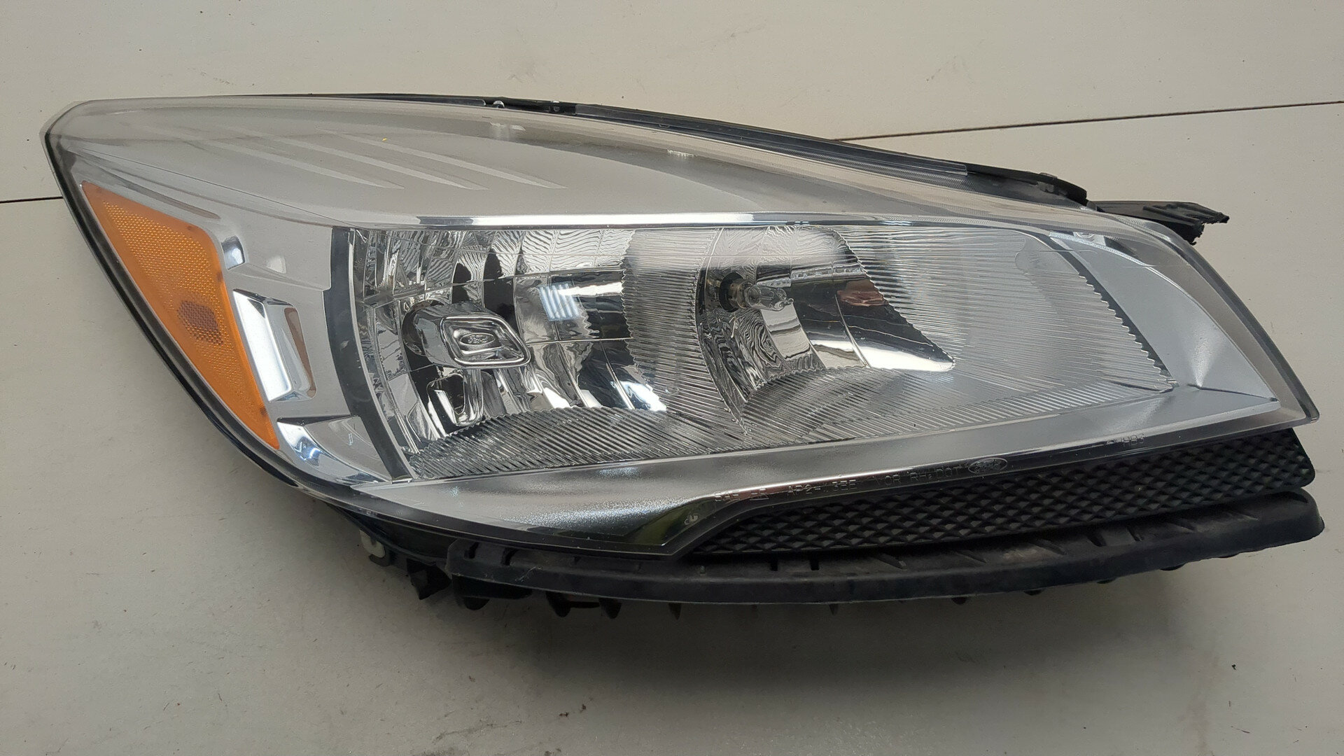 Фара (передняя) правая Ford Escape Б/У