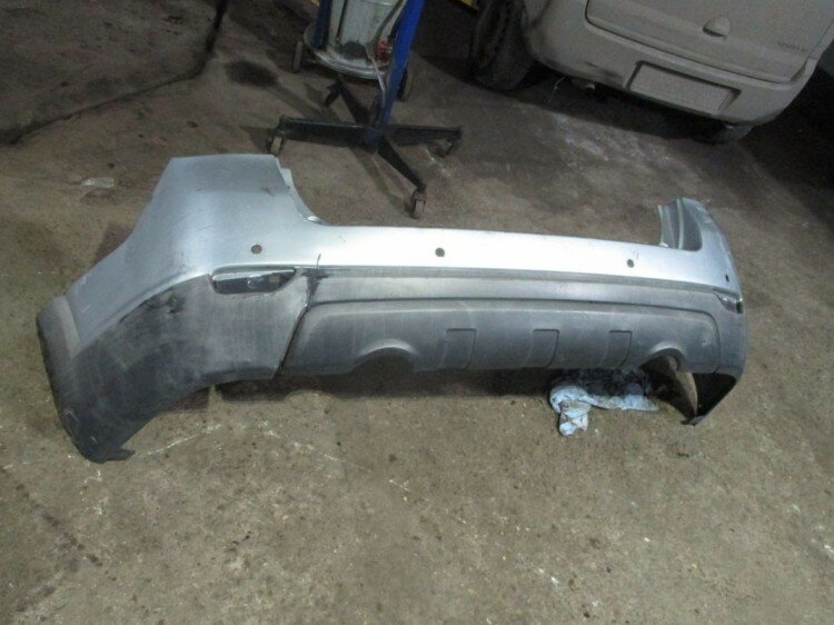 Бампер задний Шевроле Каптива C100 96623473, 20961261 под парктроники Серебро трещина