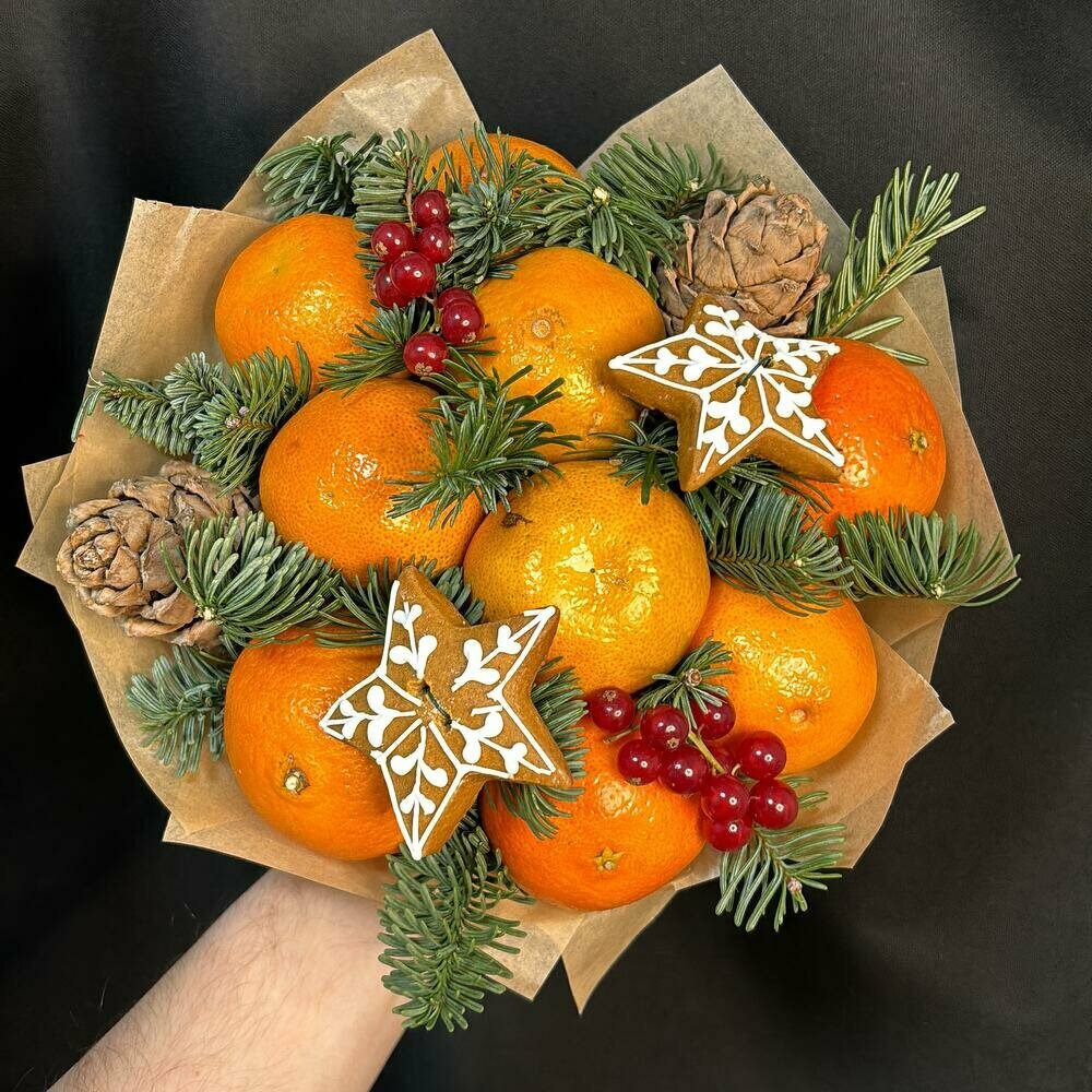 Новогодний букет с мандаринами смородиной и пряниками очень хорошо