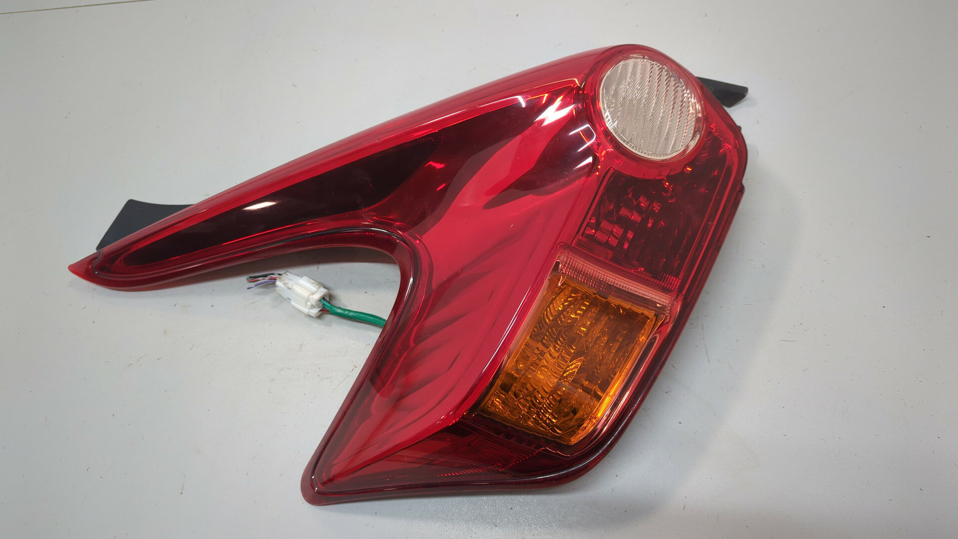 Фонарь (задний) левый Nissan Juke Б/У