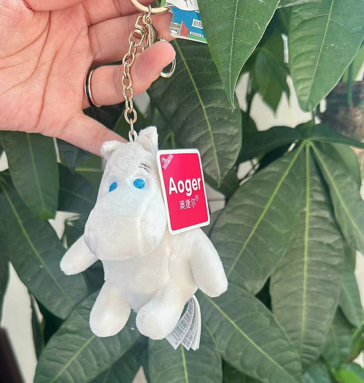 Очень мягкий плюшевый брелок в виде бегемота.