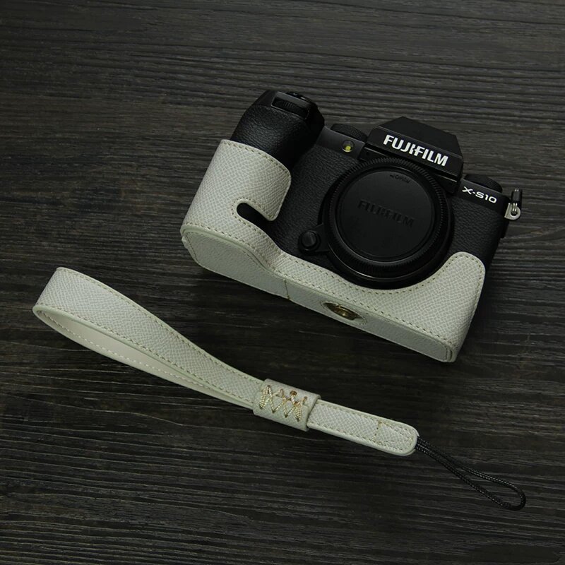 Кожаный чехол для камеры Fujifilm X-S10 с полосатым узором и запястным ремешком, светло-серый