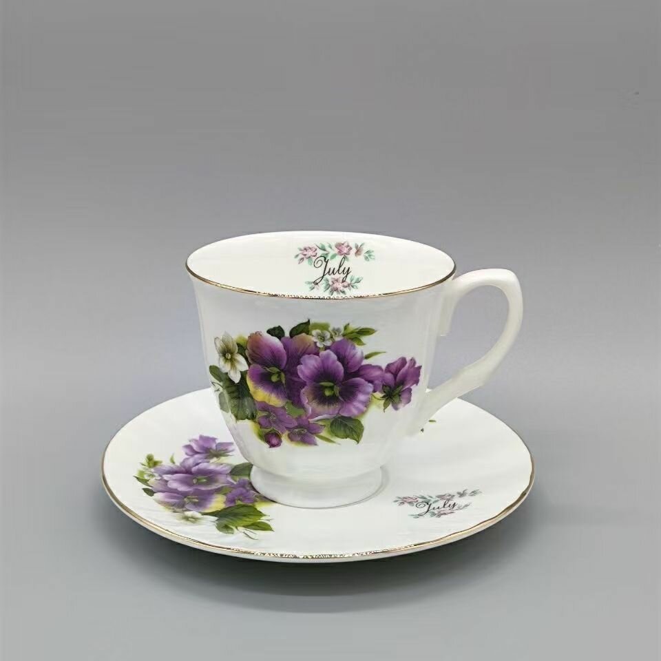 Набор уникальной чайной посуды из костяного фарфора Royal Albert, июль